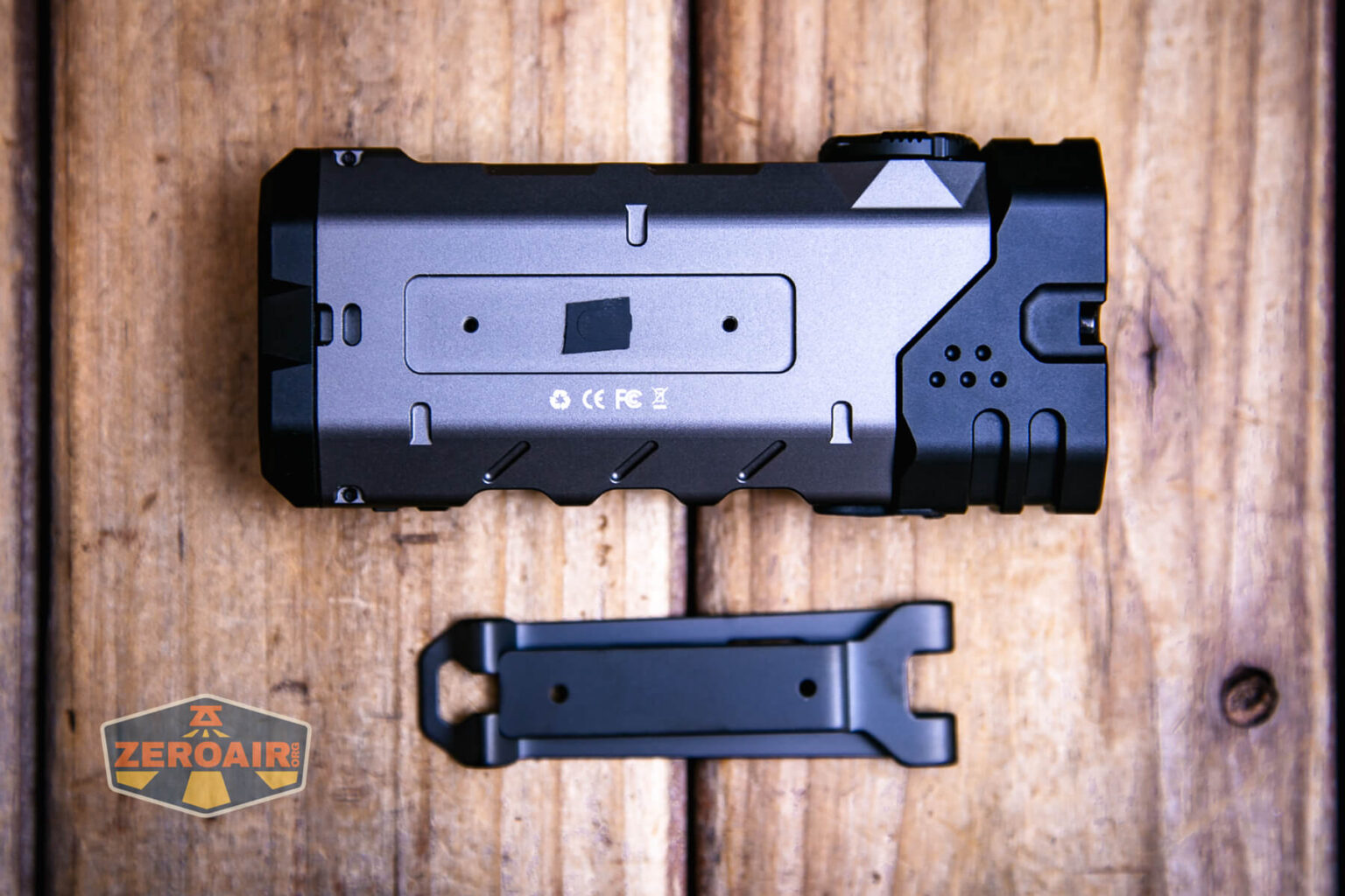 LoopGear SK-05 Pro Flashlight Review - ZeroAir Reviews